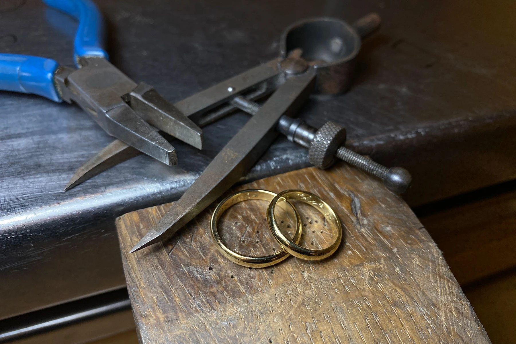 Course Make your own wedding rings - Scuola Orafa Ambrosiana Milano